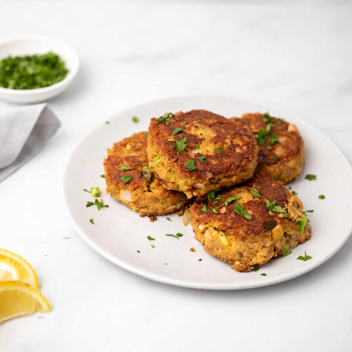 Are crab cakes high in carbs?