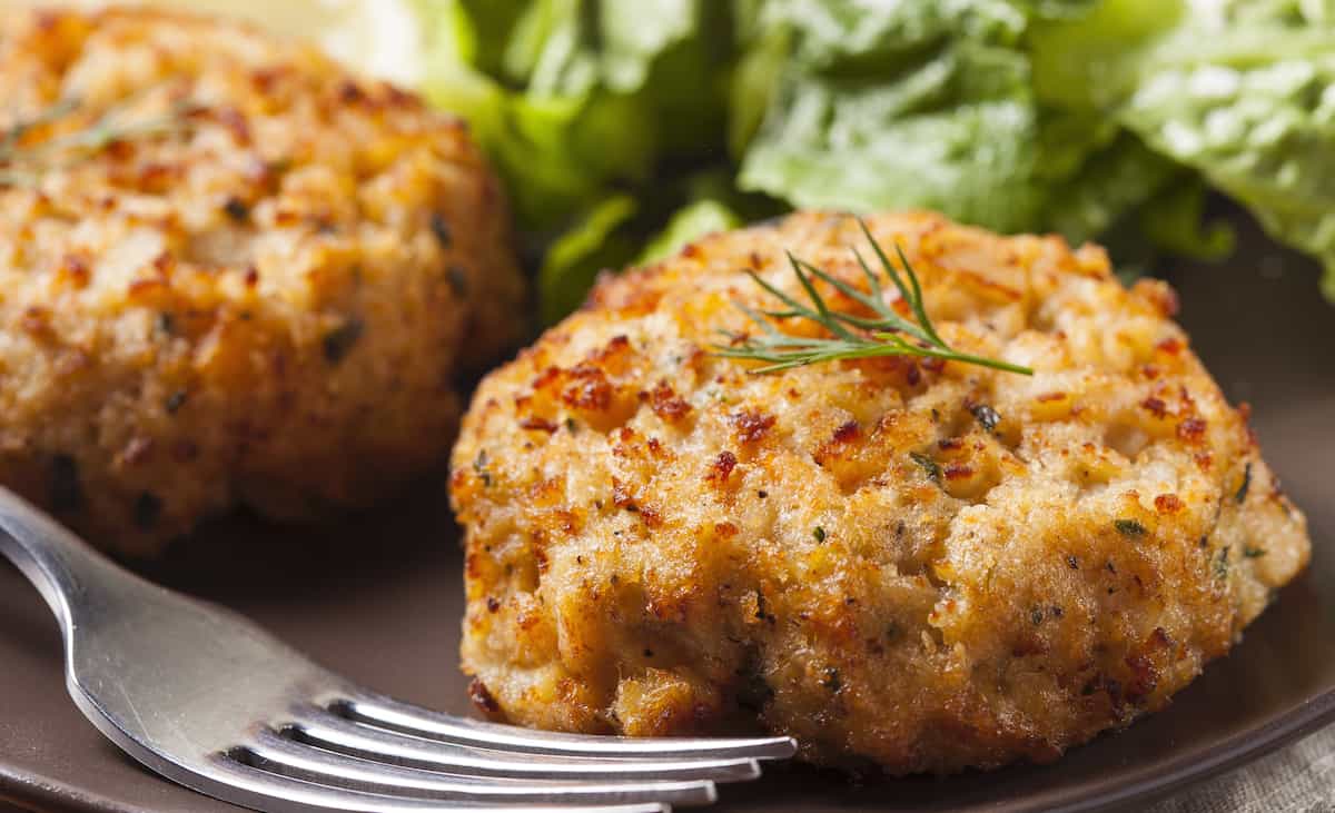 Are crab cakes supposed to be cold?