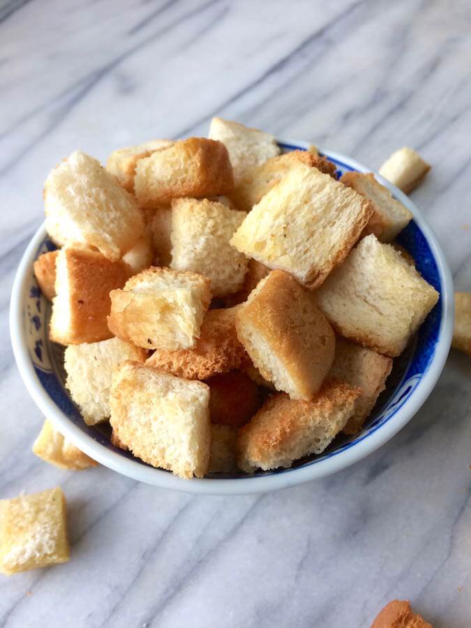 Are croutons same as bread crumbs?