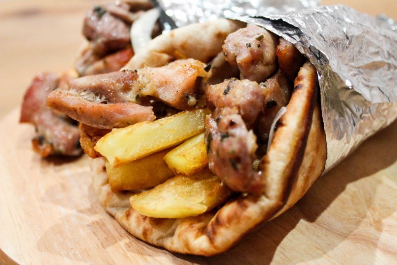 Are gyros served on pita?