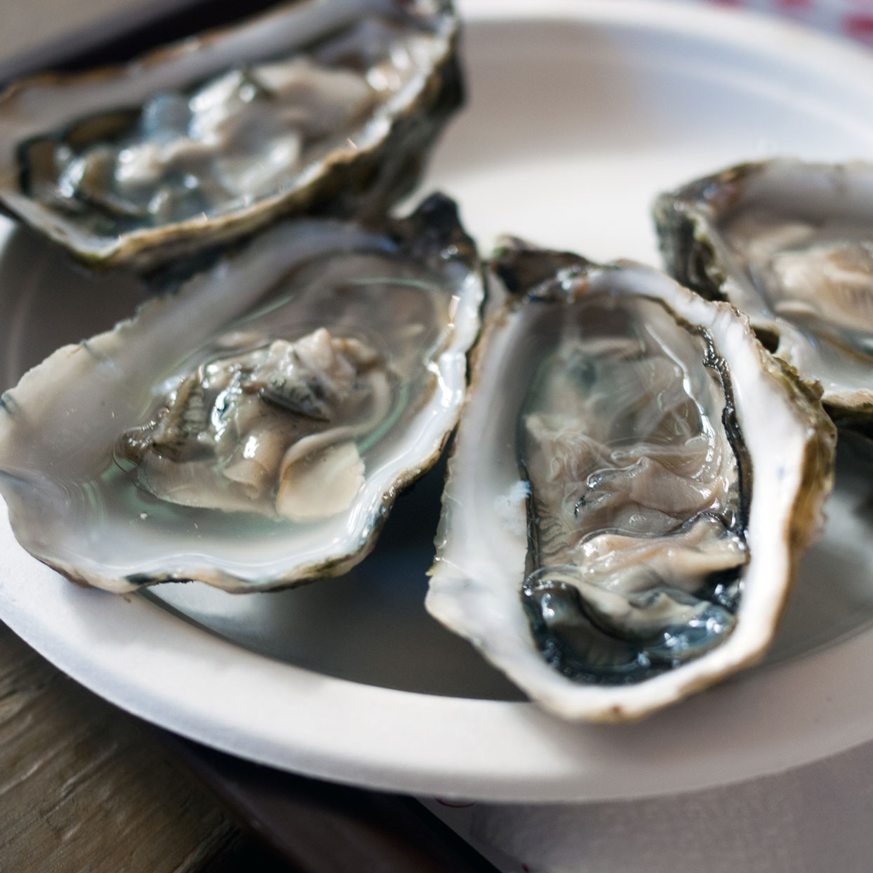 Are oysters always served raw?