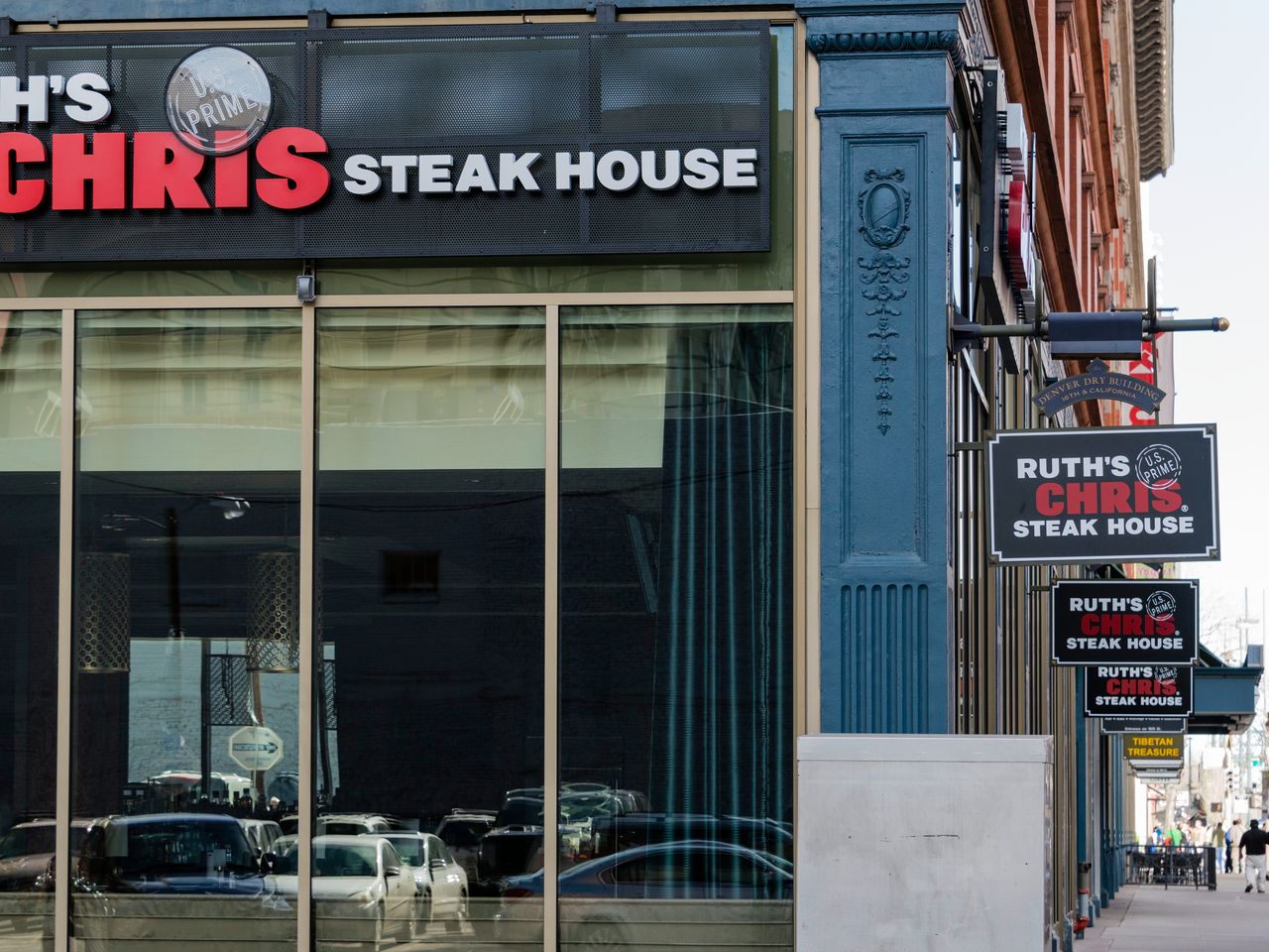 Are Ruth's Chris restaurants franchised?