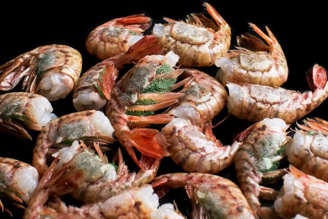 Are spot prawns with their roe still good to eat?
