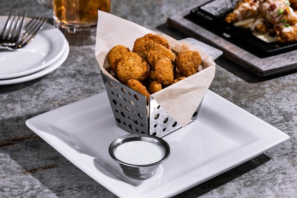 Are the fried pickles at Chilis vegan?
