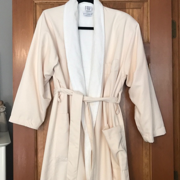 Are the robes at the Bellagio free?