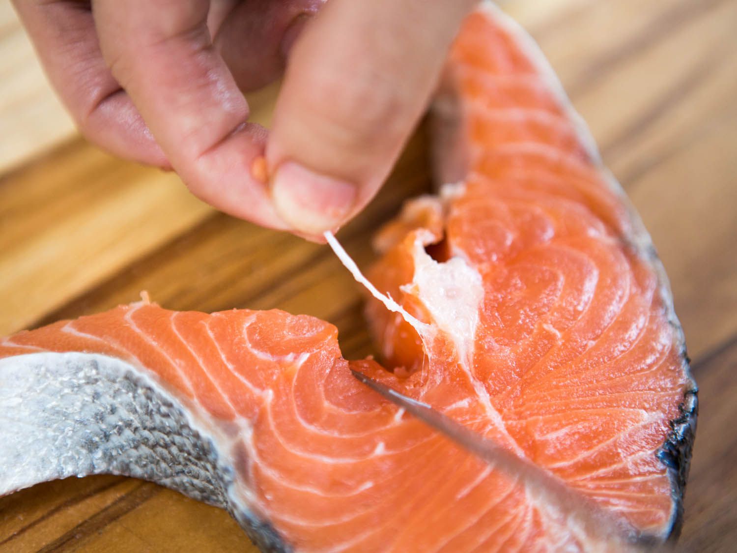Are there bones in salmon steaks?