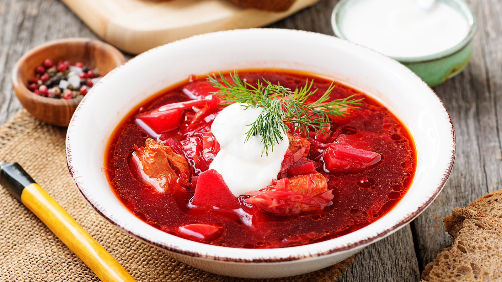 Are there different types of borscht?