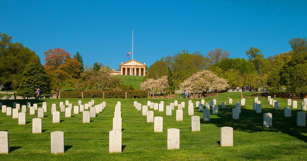 Are visitors allowed in Arlington National Cemetery?