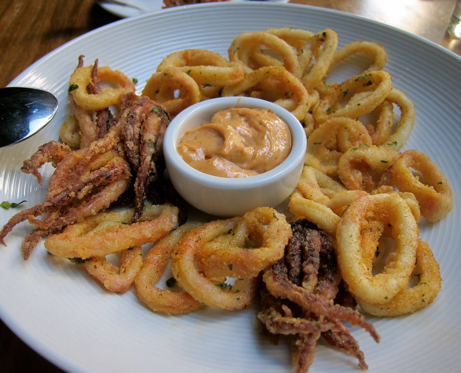 Are you supposed to eat calamari with a fork?