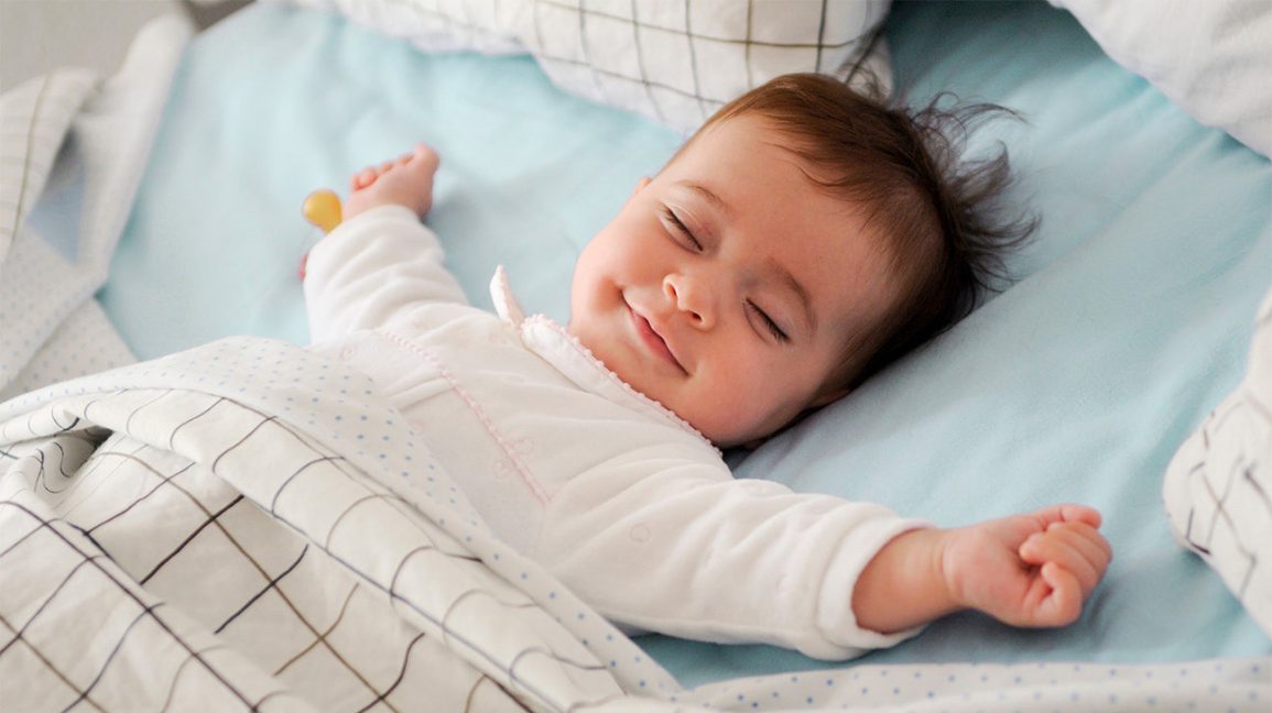 Can 5 month old sleep with muslin blanket?