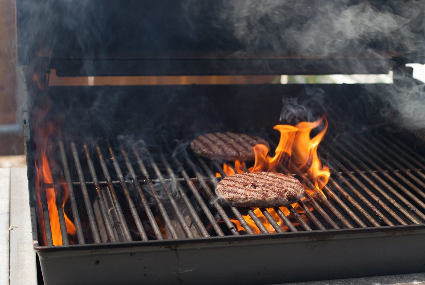 Can a grill catch on fire?