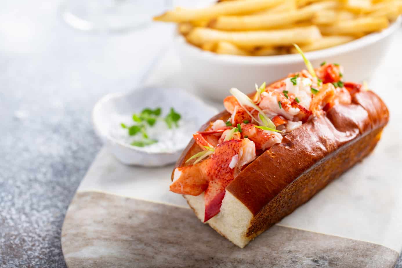 Can a pregnant woman eat lobster rolls?