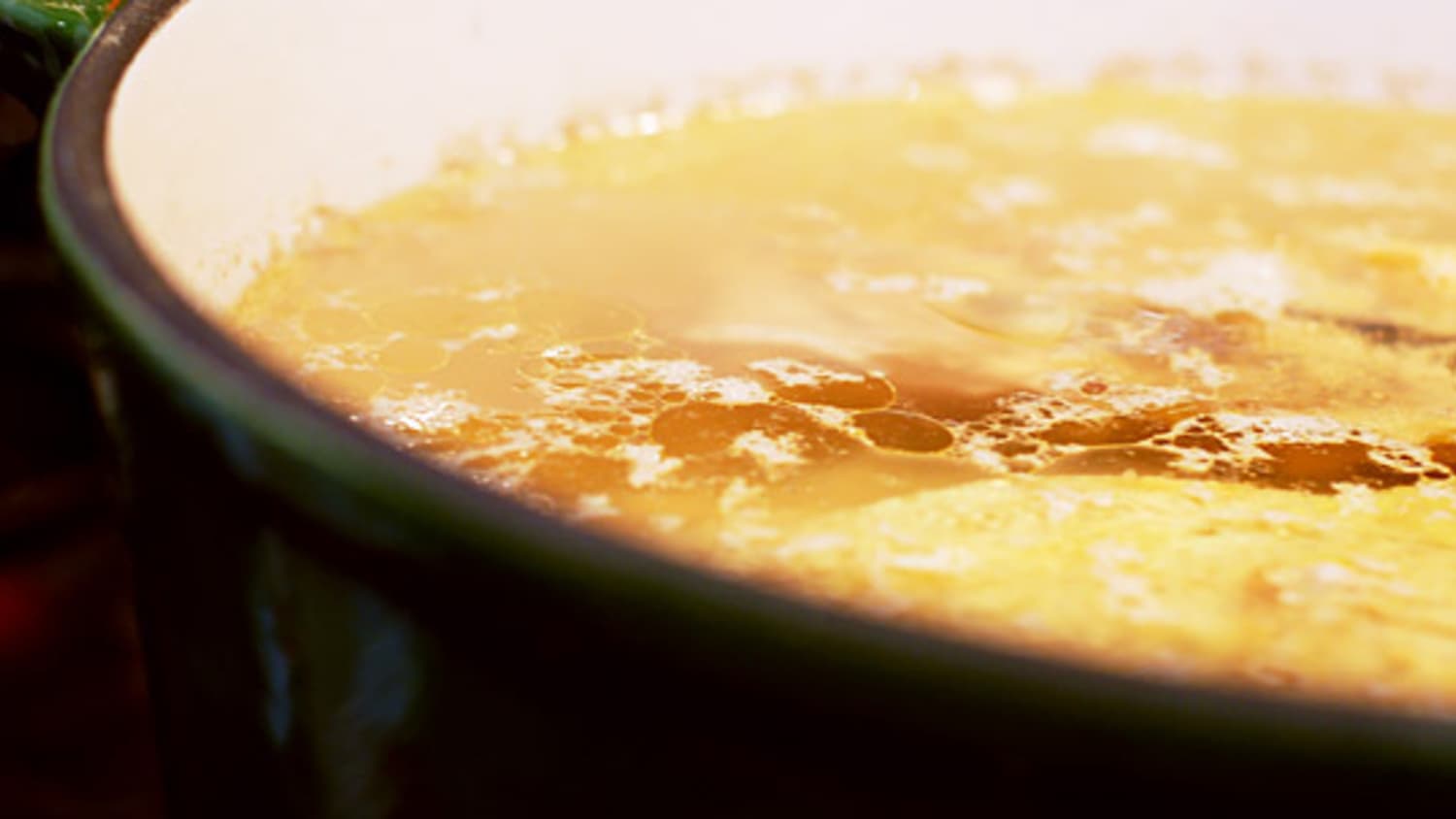 Can chicken stock be left out overnight?