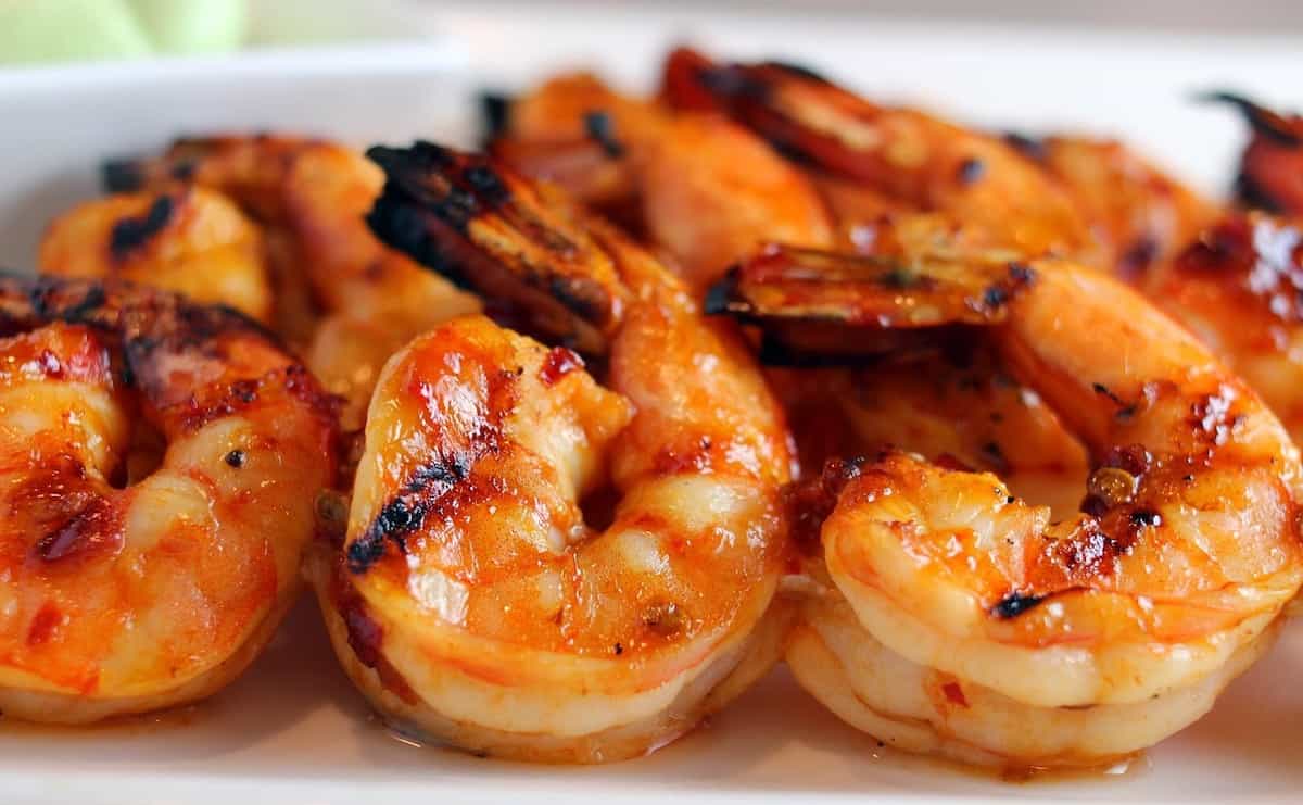 Can cooked prawns be frozen and reheated?