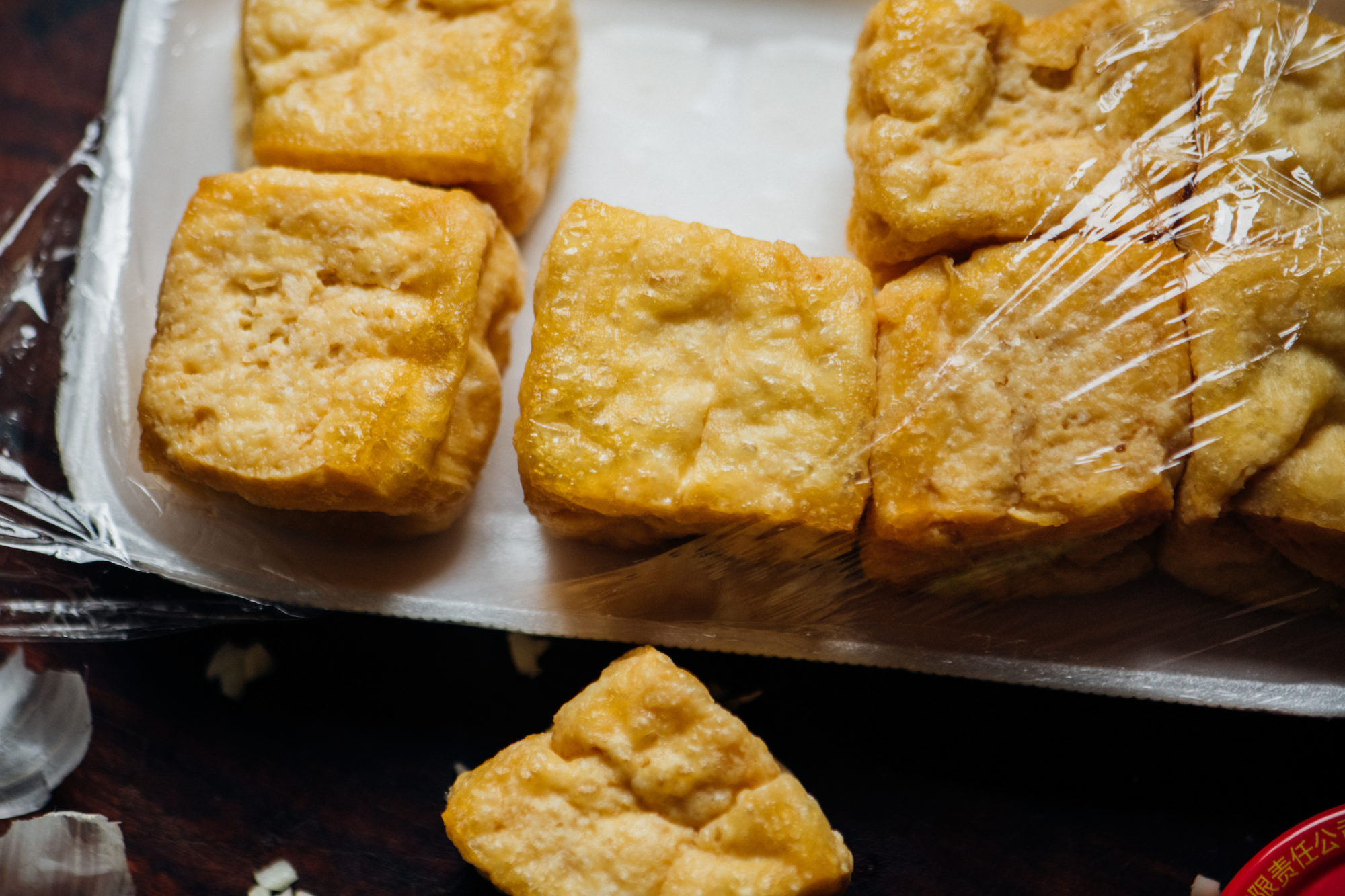 Can cooked tofu be frozen and reheated?