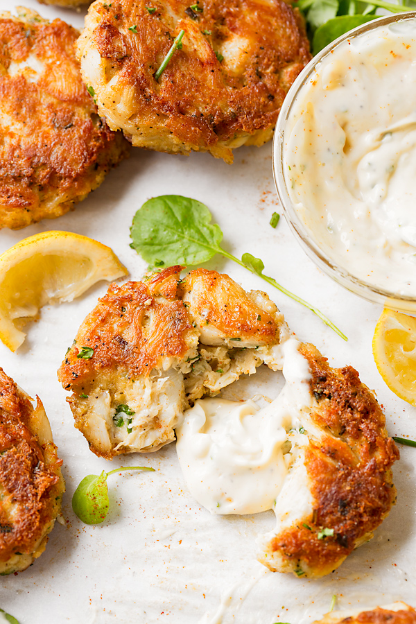 Can crab cakes be prepared ahead of time?