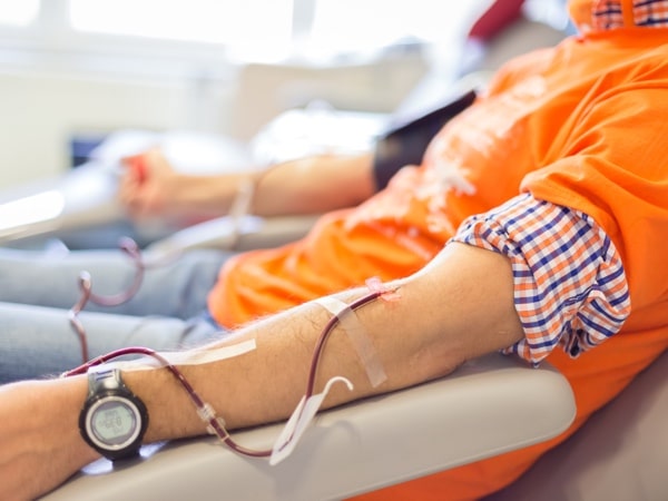 Can donating blood make anemia worse?