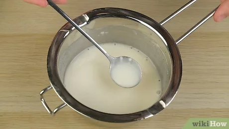 Can flour be used to thicken liquids?