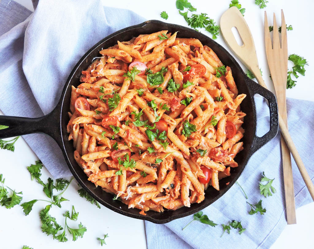 Can I cook pasta in a cast iron skillet?