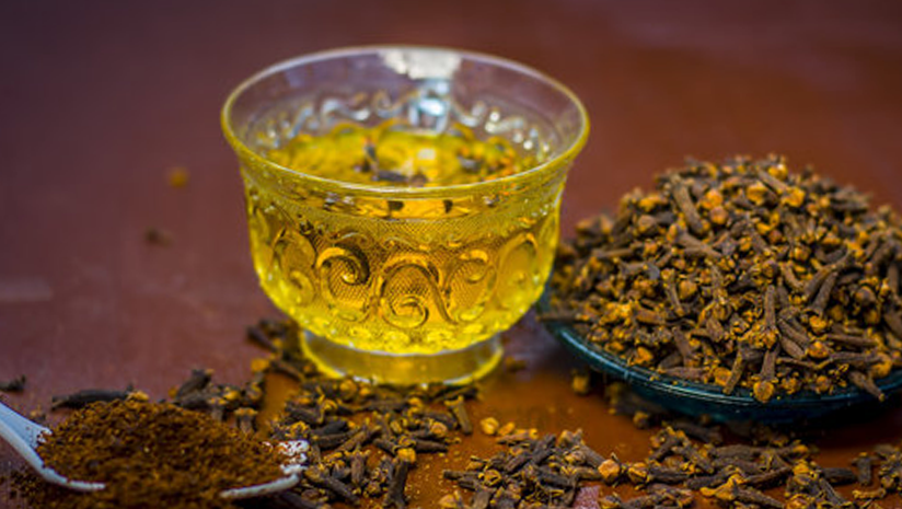 Can I drink clove oil with hot water?