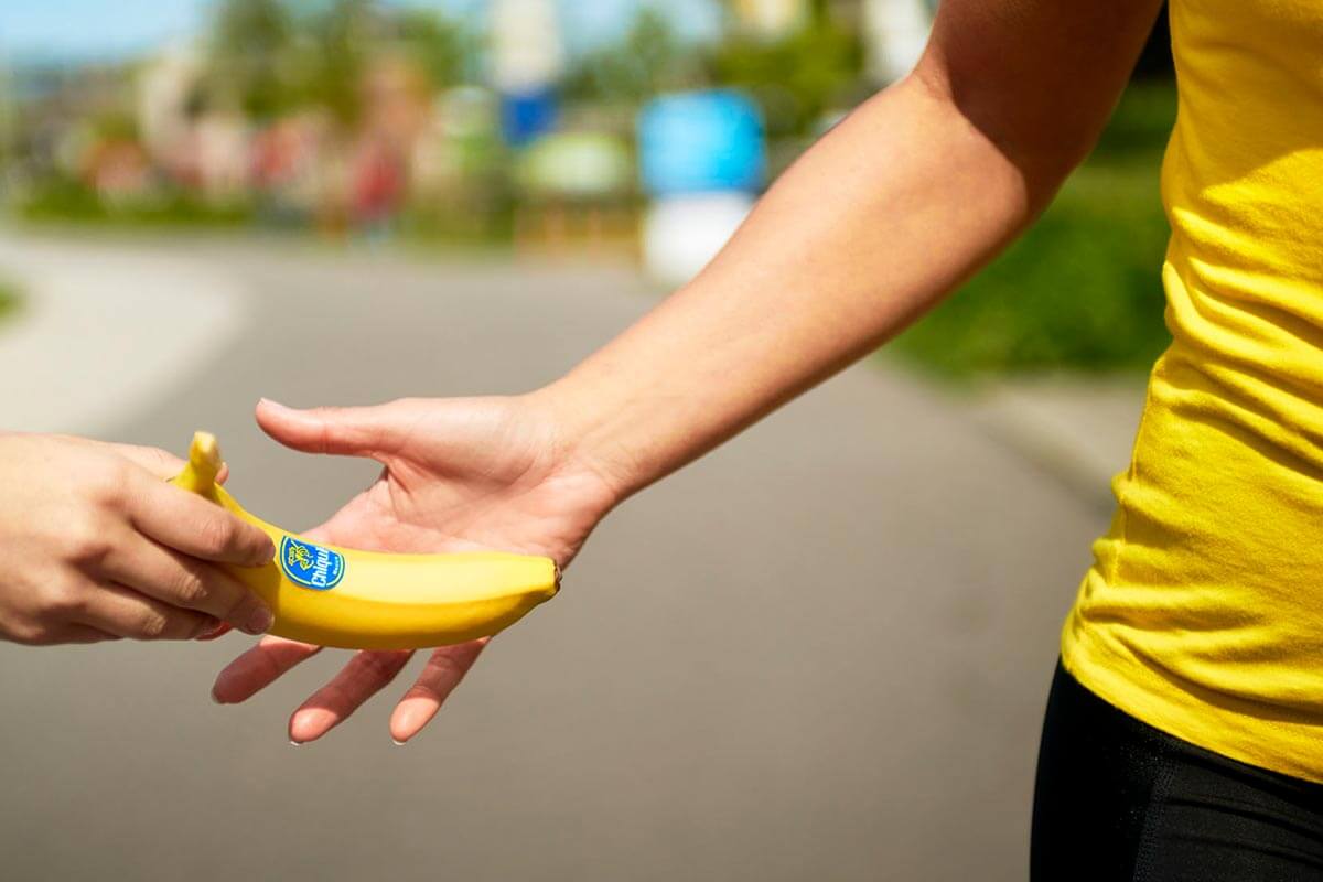Can I eat a banana while running?