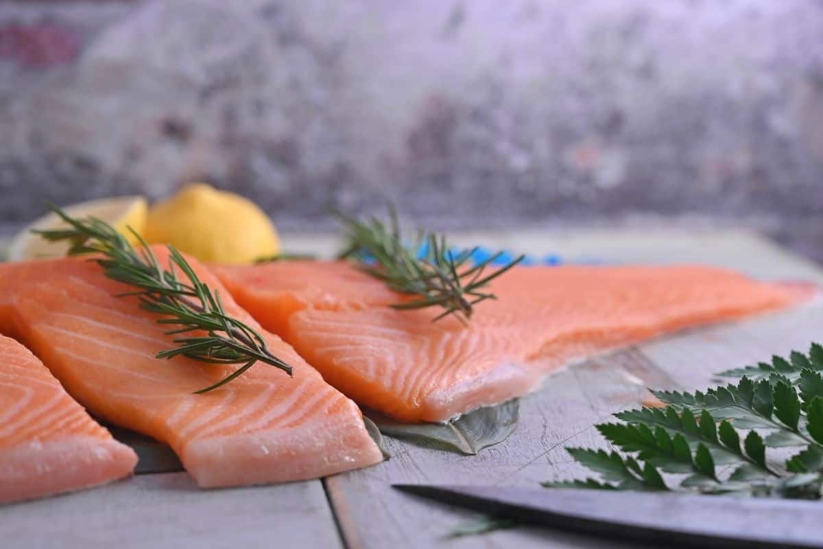 Can I eat cold leftover salmon?