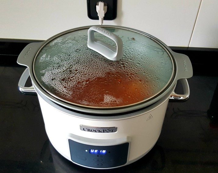 Can I leave food in slow cooker overnight on low?