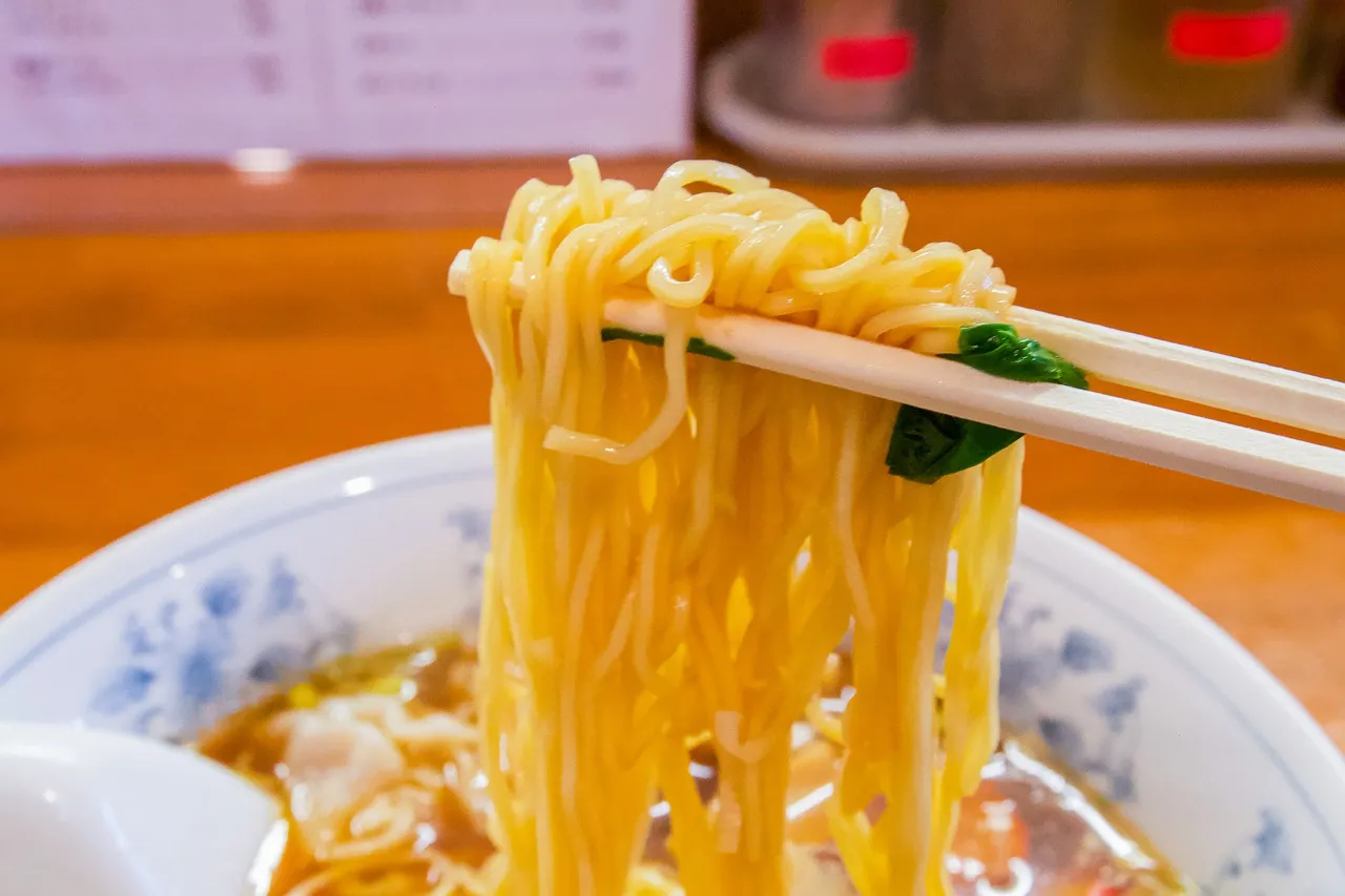 Can I substitute ramen noodles for rice noodles?
