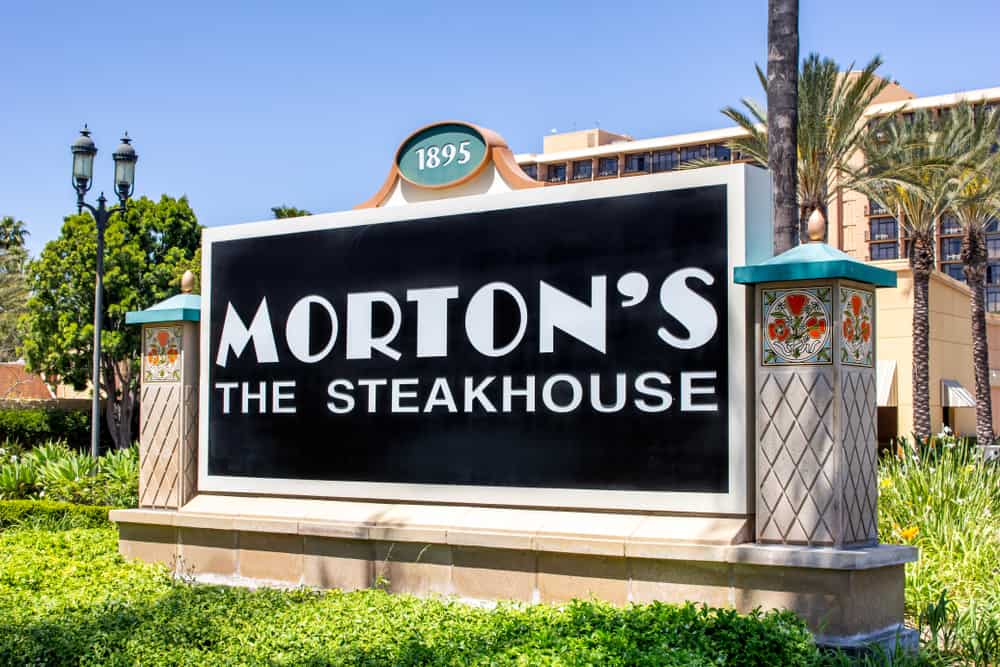 Can I wear sneakers to Morton's Steakhouse?
