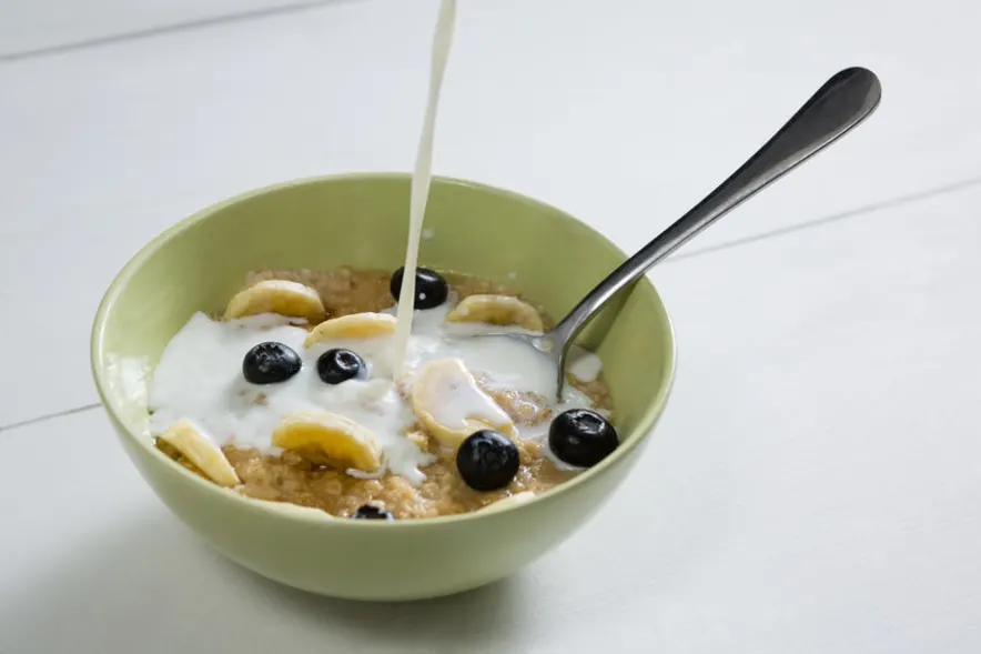 Can levothyroxine be taken with breakfast?