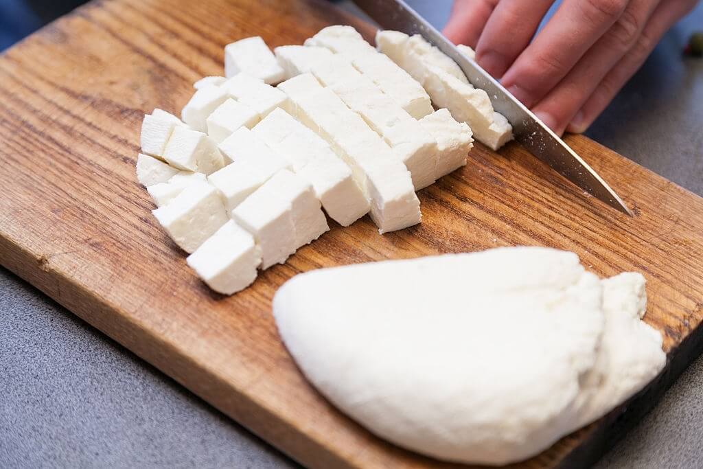 Can mozzarella cheese be used instead of paneer?