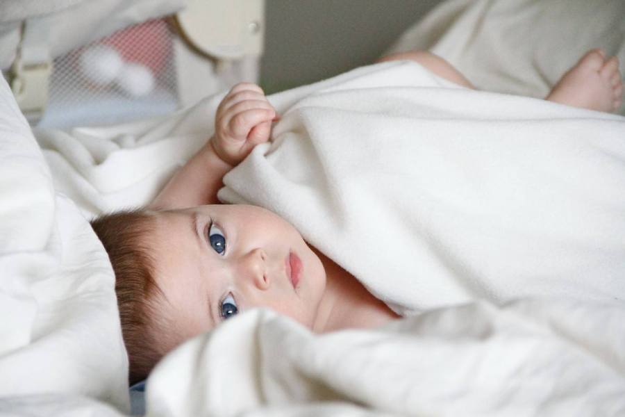Can my 9 month old sleep with a muslin?