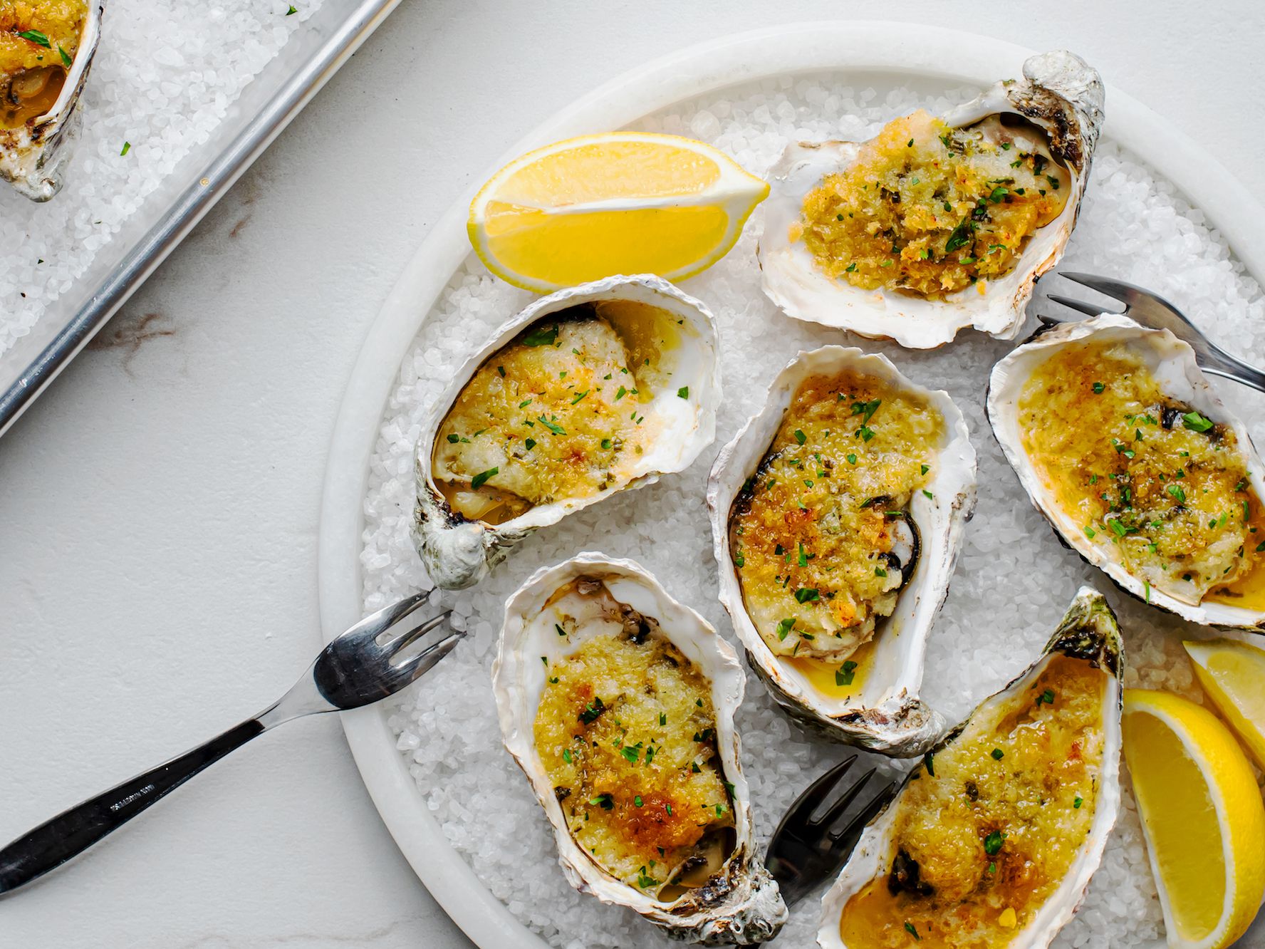 Can oysters be cooked in the shell?