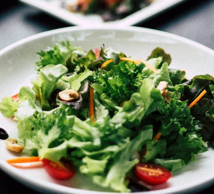 Can salad be eaten as the main meal?