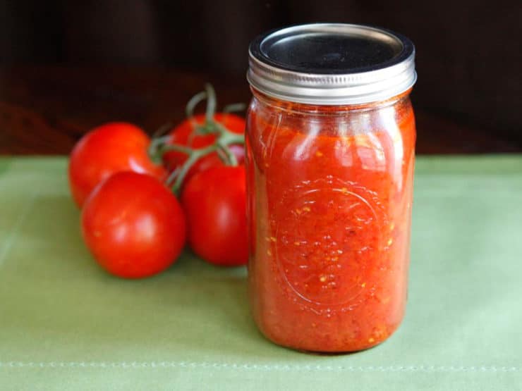 Can You can tomato sauce with oil in it?