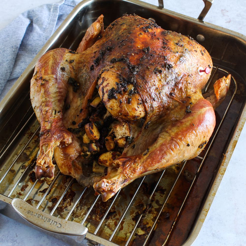 Can you cook a turkey in the oven uncovered?
