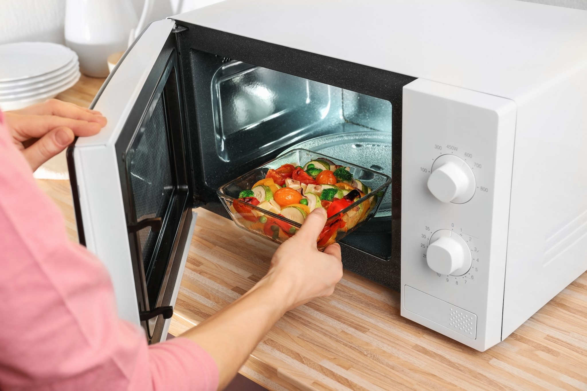 Can you cook food in a microwave oven?