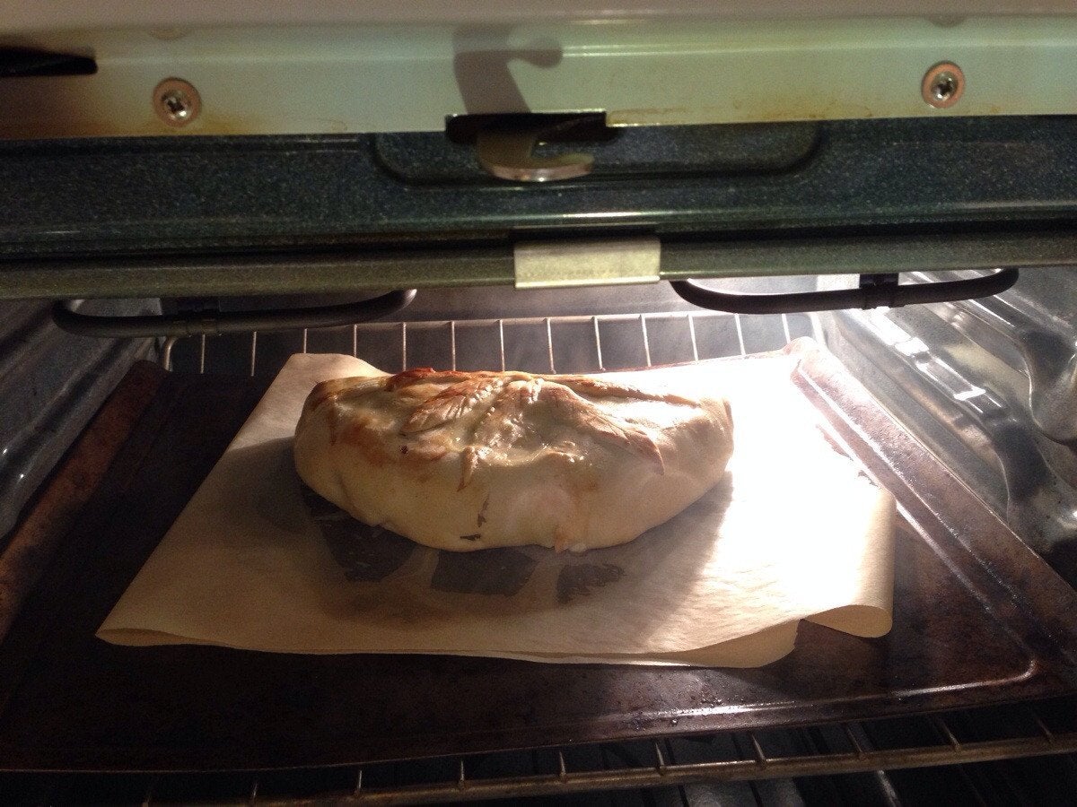 Can you cook on parchment paper in the oven?