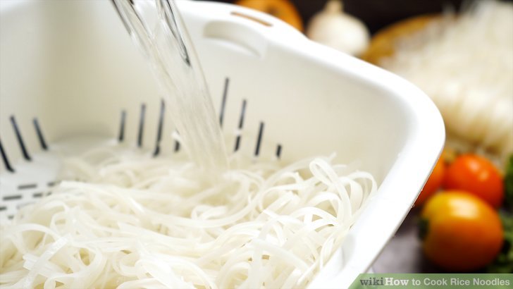 Can you cook rice noodles in boiling water?