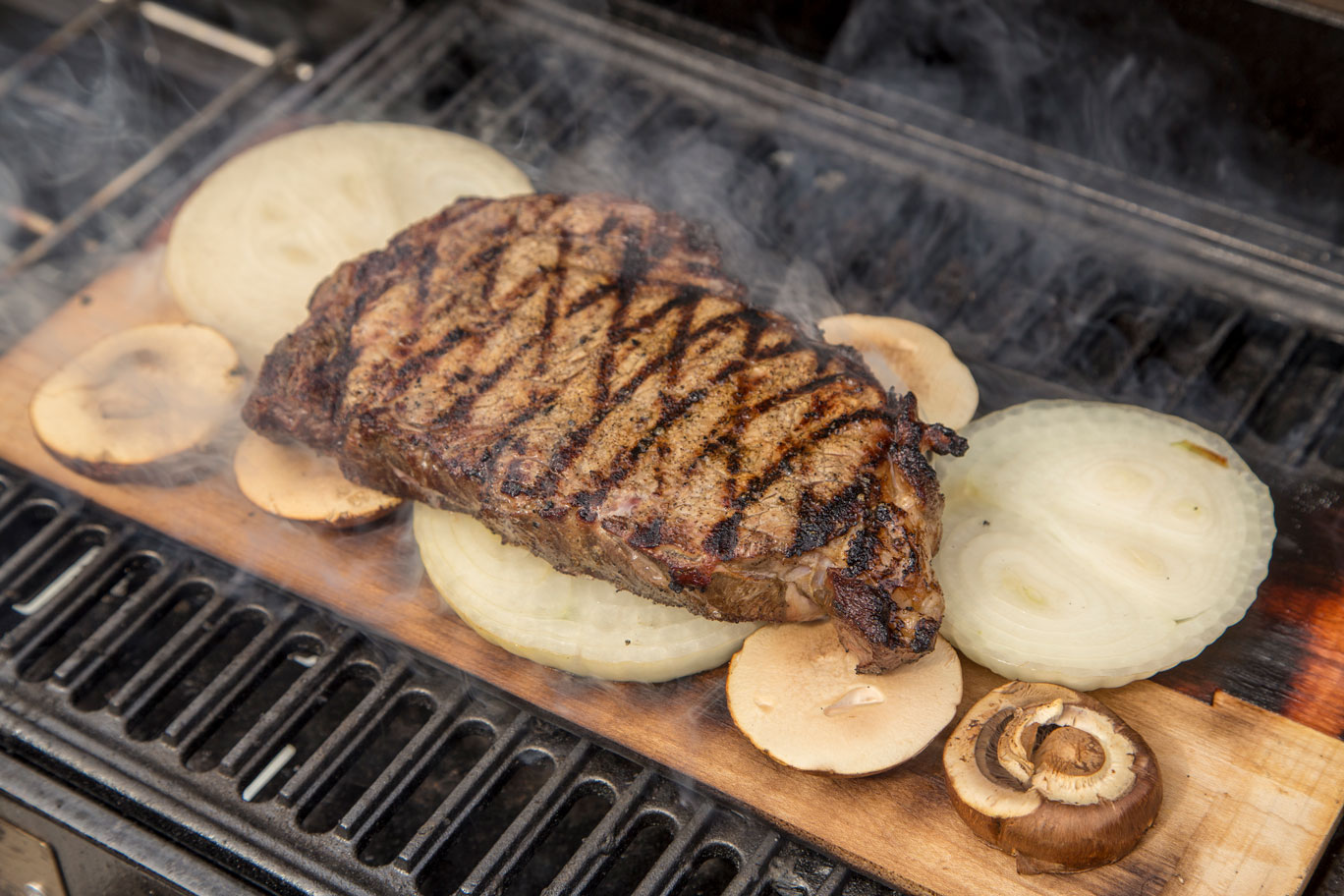 Can you cook steak on a wood plank?