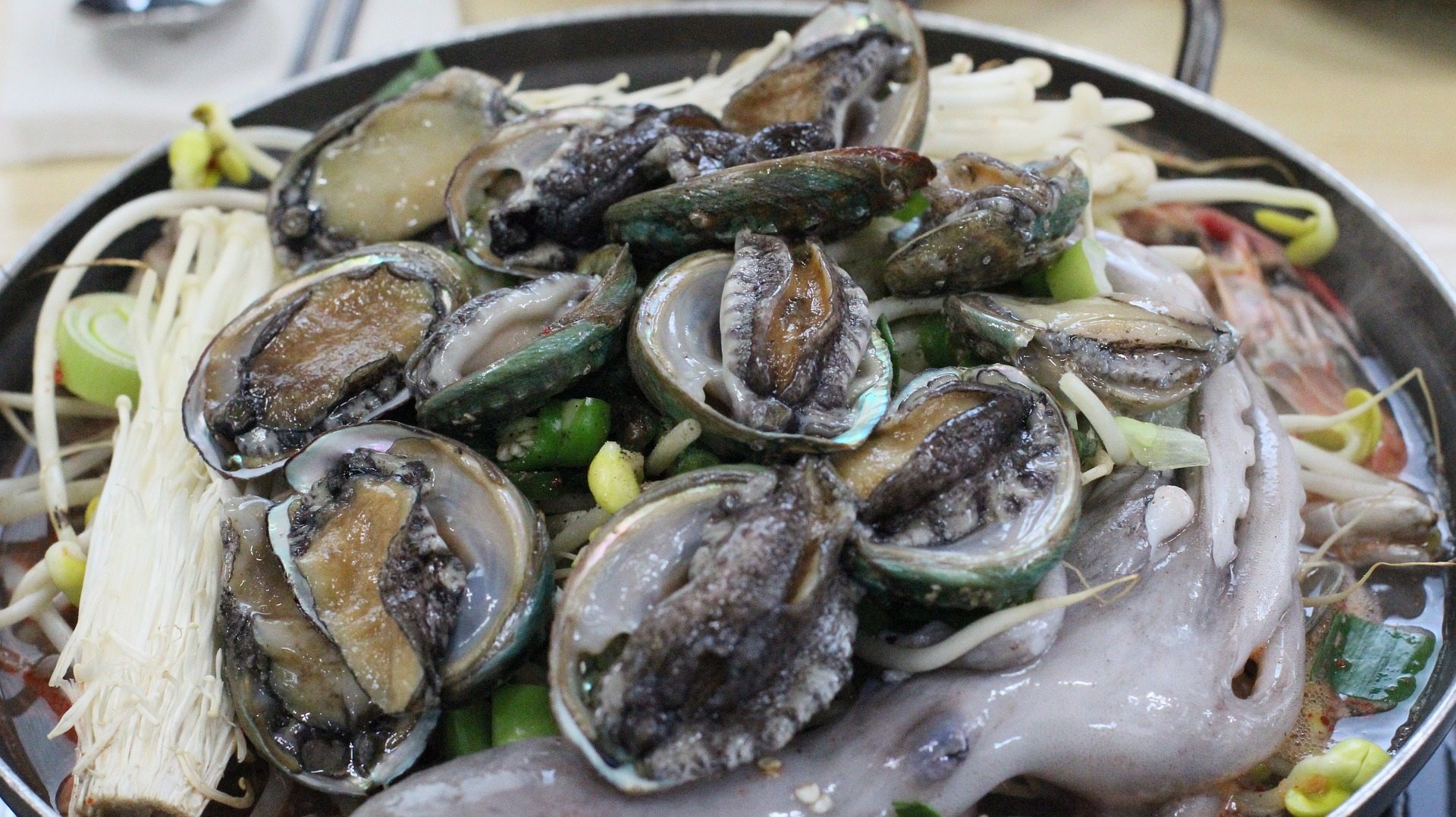Can you eat abalone Raw?