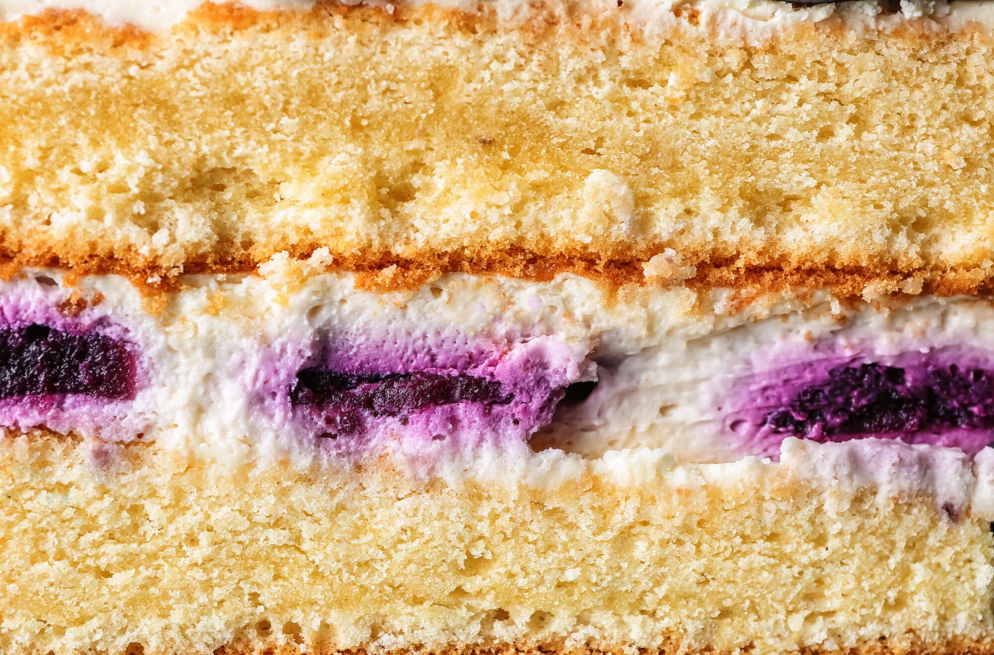 Can you eat cake that has been frozen?