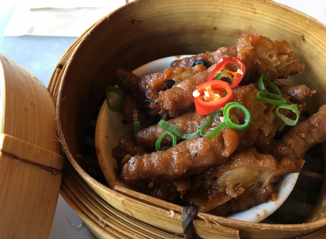 Can you eat cooked chicken feet?