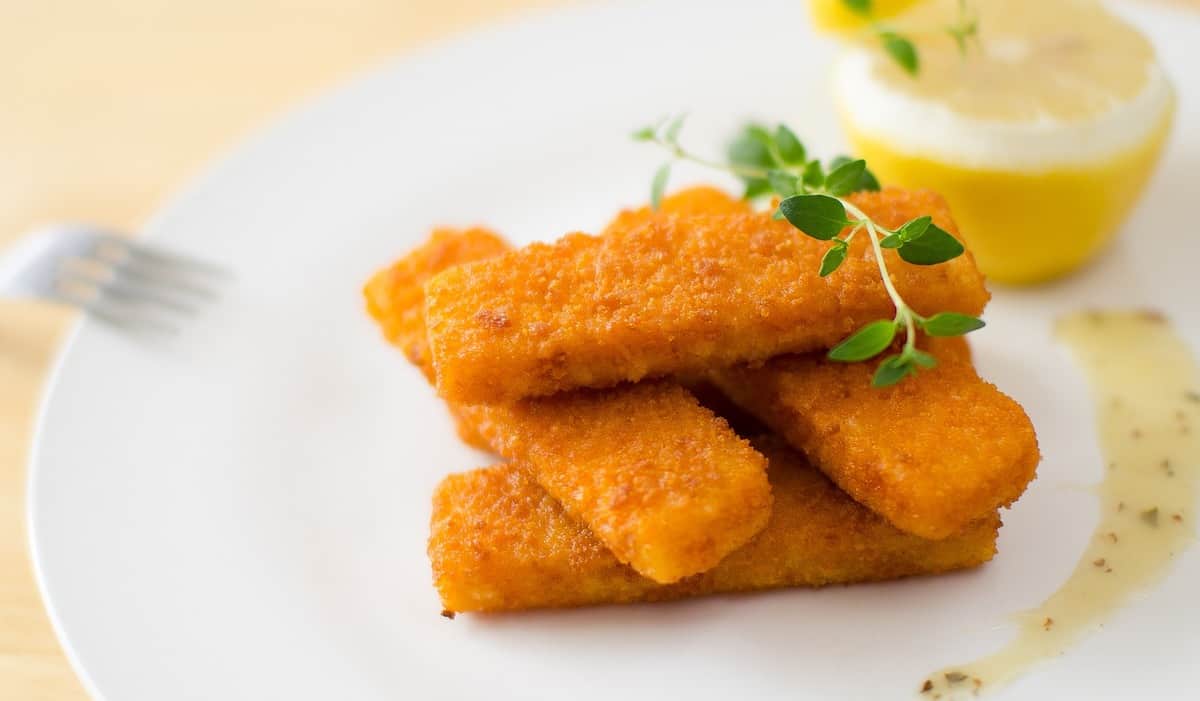 Can you eat cooked fish fingers the next day?