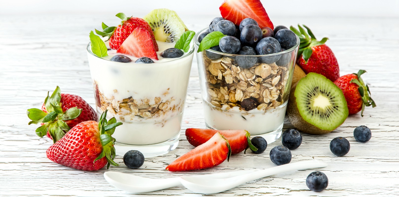 Can you eat fruits with yogurt?