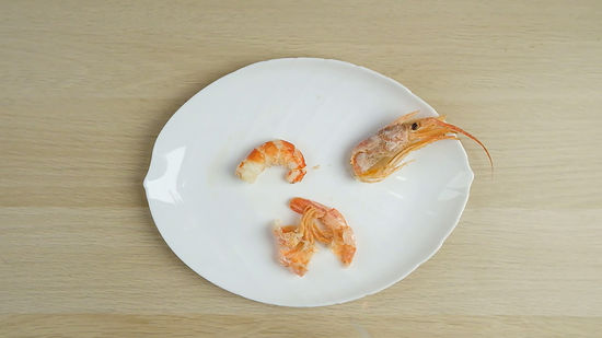 Can you eat king prawns whole?