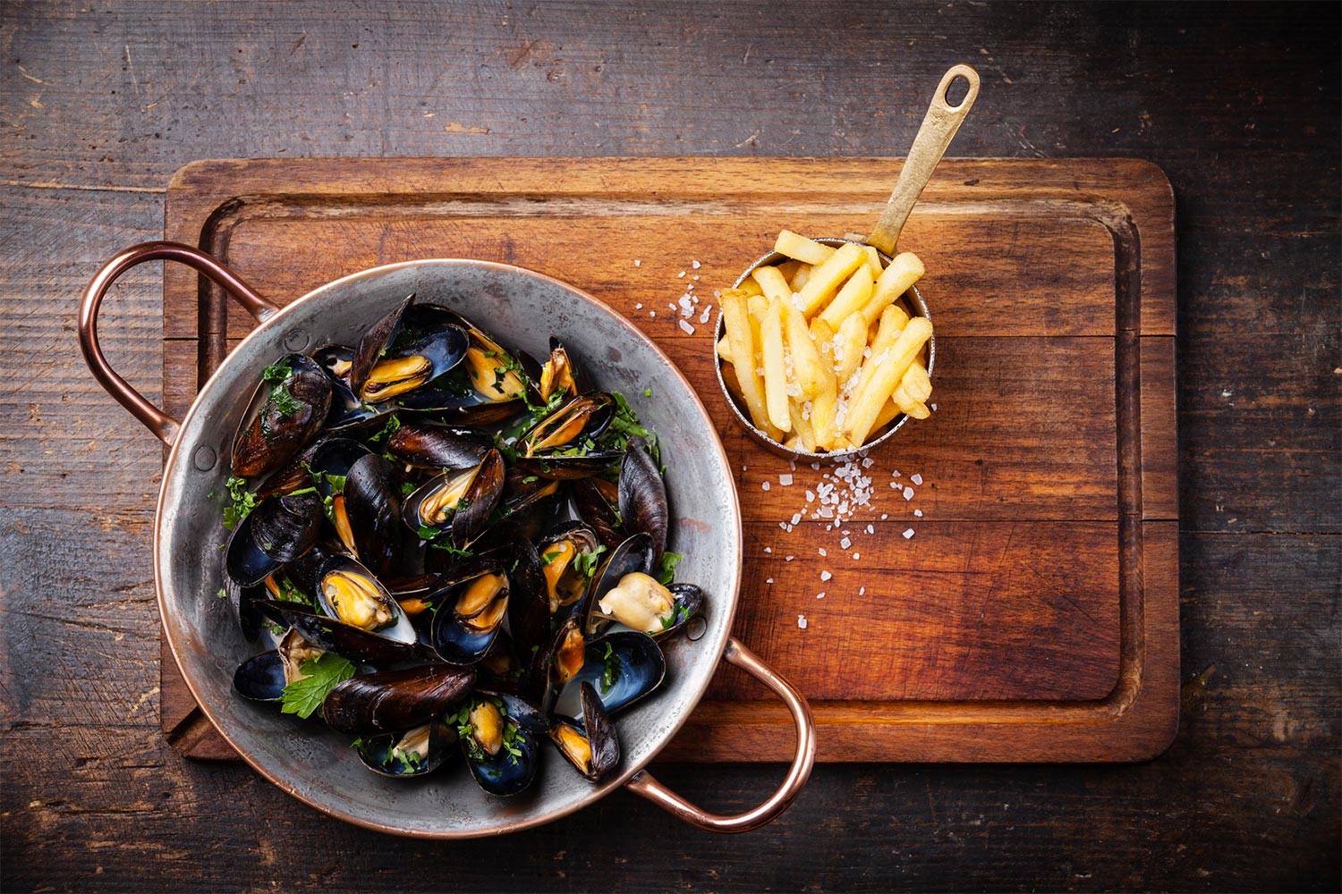 Can you eat mussels in the summer?