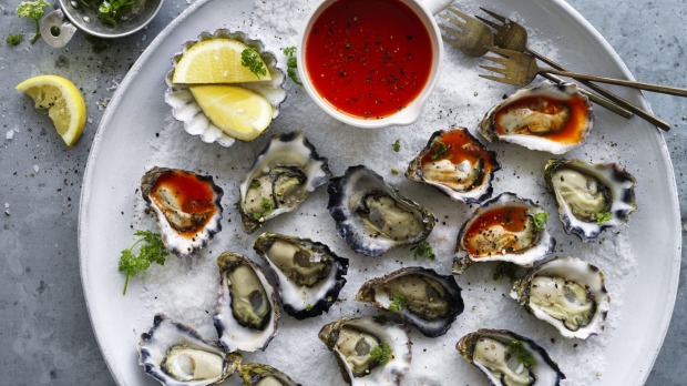 Can you eat oysters with hot sauce?