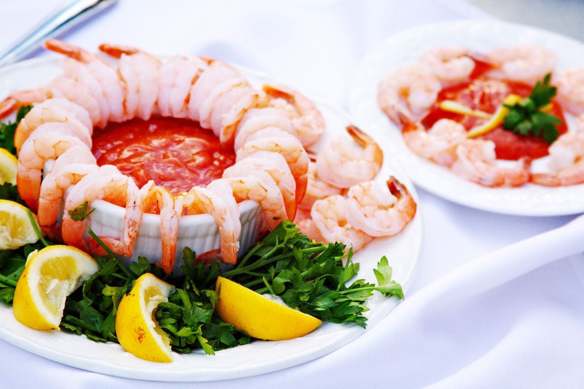 Can you eat raw shrimp from grocery store?