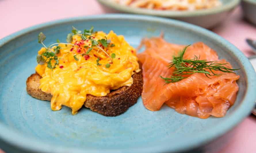 Can you eat smoked salmon without cooking it?